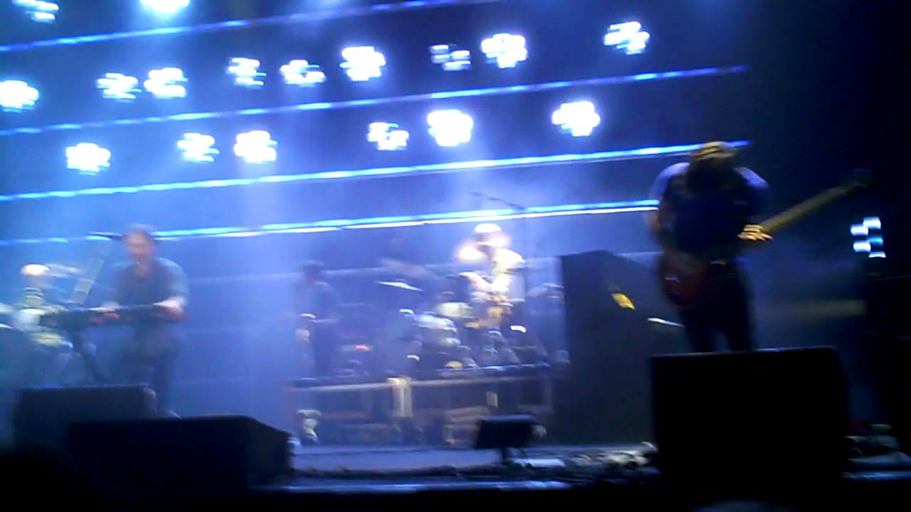 Supercollider-Radiohead live 9/29/11 [HD] - YouTube