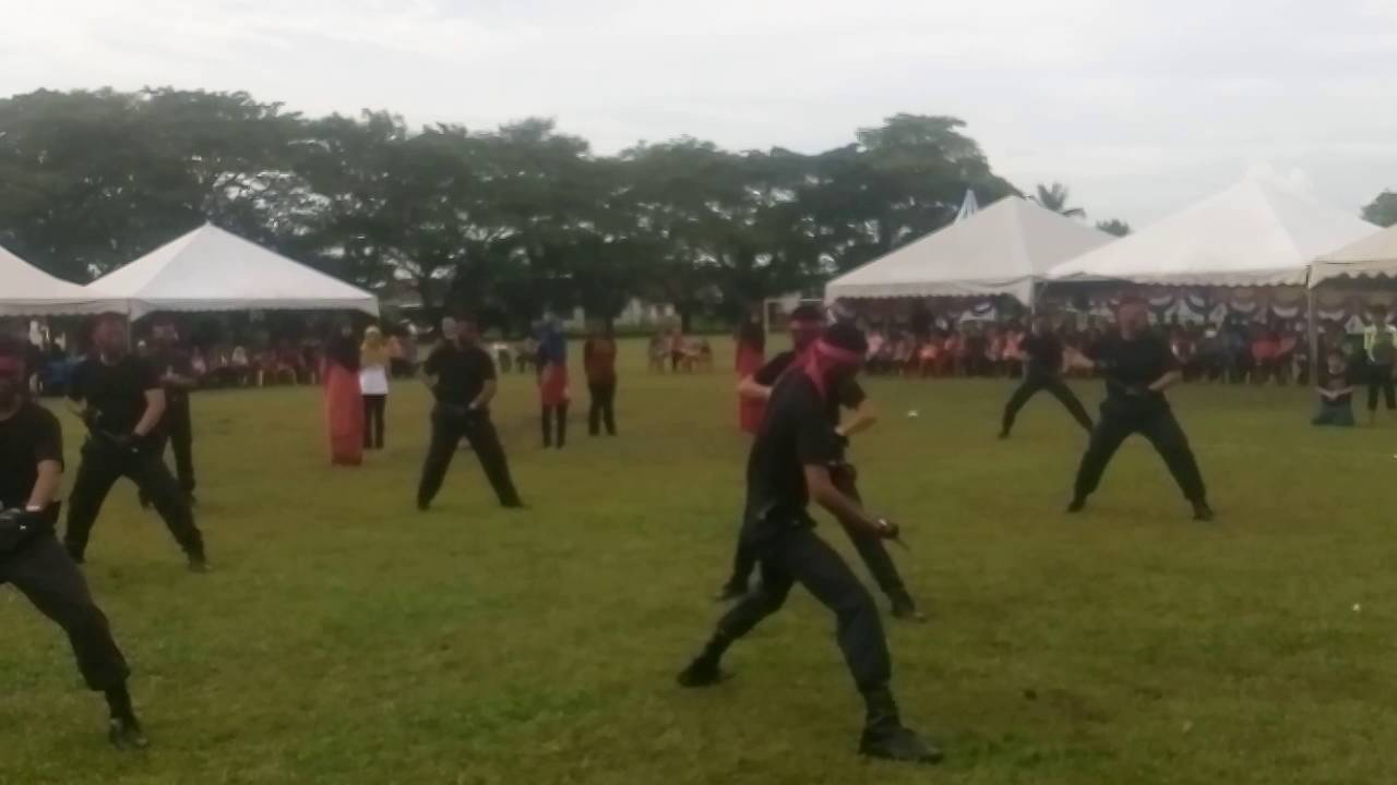 PERTUNJUKAN T BATON URB IPD KULIM KEDAH 22102016 - YouTube