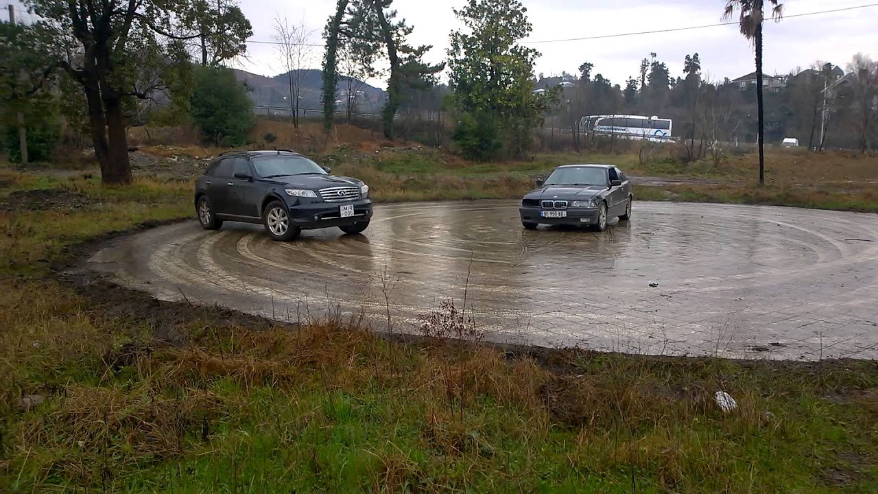 Infiniti FX35 Drift - YouTube