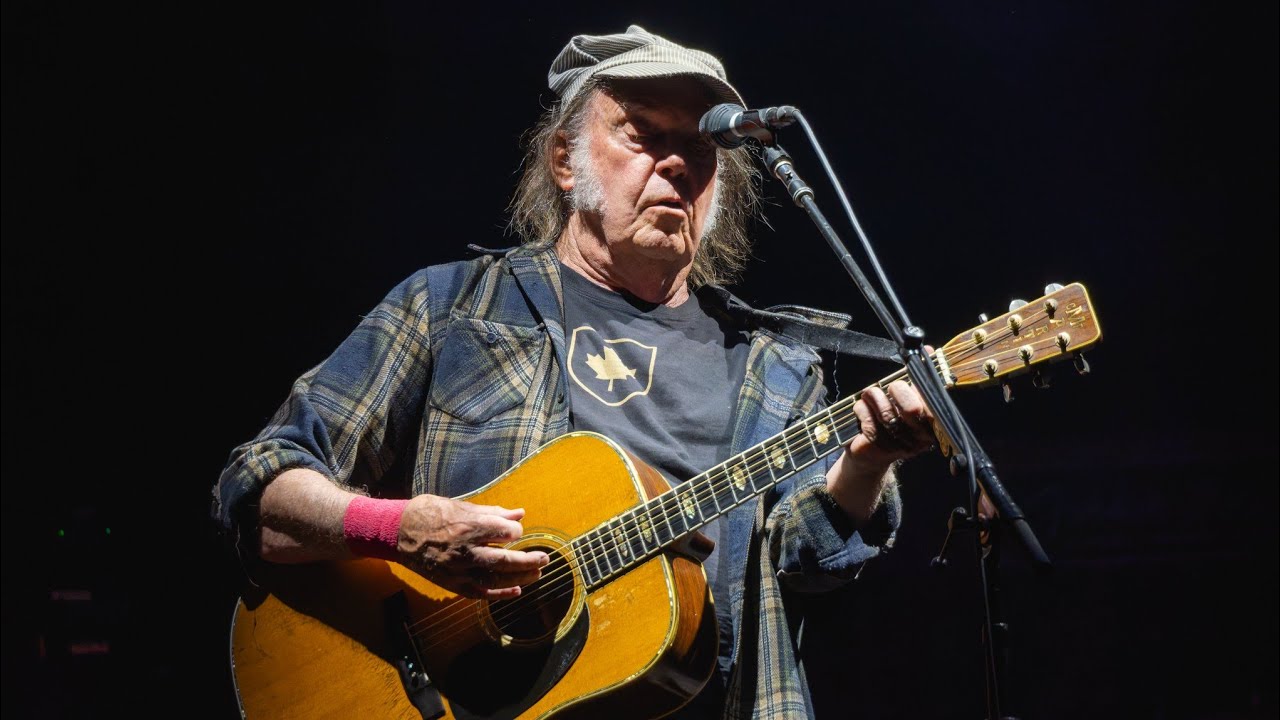 Neil Young performance at Glastonbury Festival 2025, Neil Young & the ...