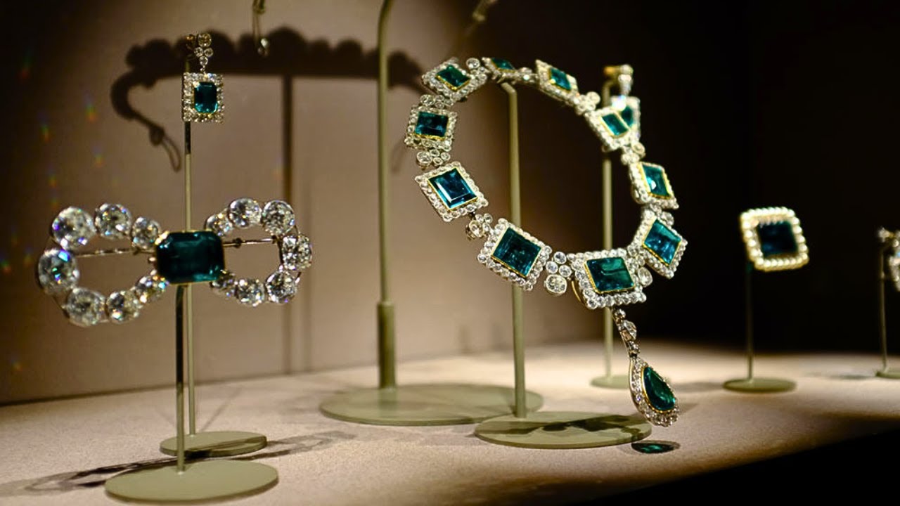 EXCLUSIVE Rothschild Family's Most Famous Jewelry Treasures - YouTube