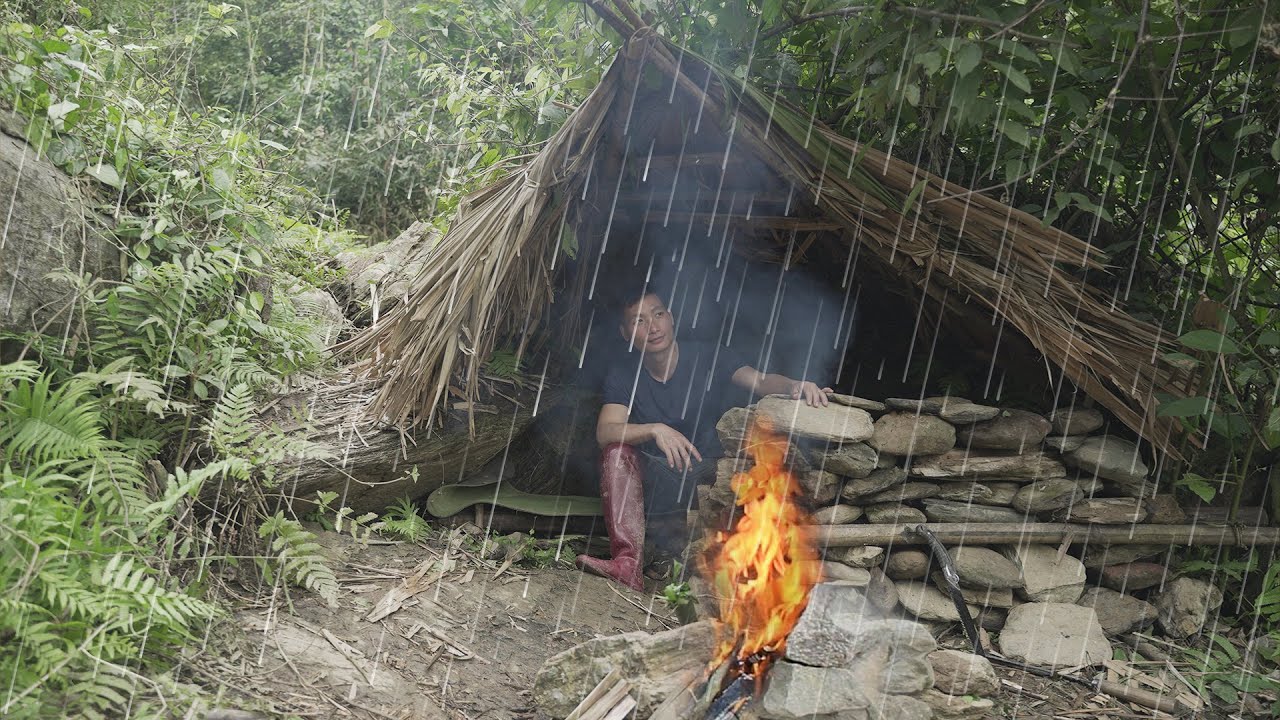 Building complete survival shelter | Bushcraft Rock Hut, grass roof ...