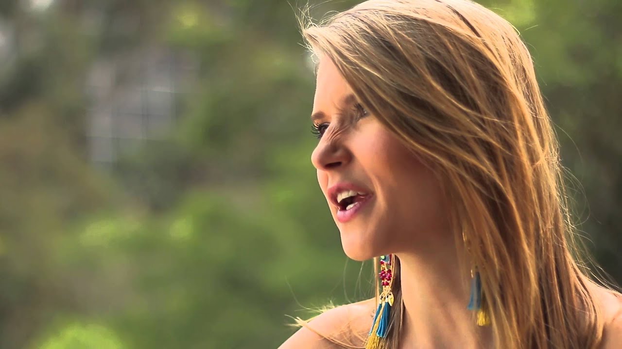 Vuelve a casa, Vanessa Palacio - TeleMedellin - YouTube