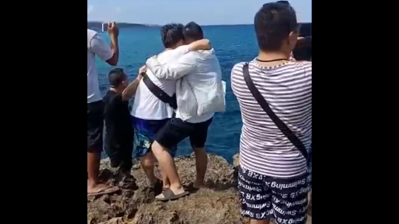 TOURIST FROM CHINA FELL DOWN FROM DEVIL TEARS, BALI 2019😢 - YouTube