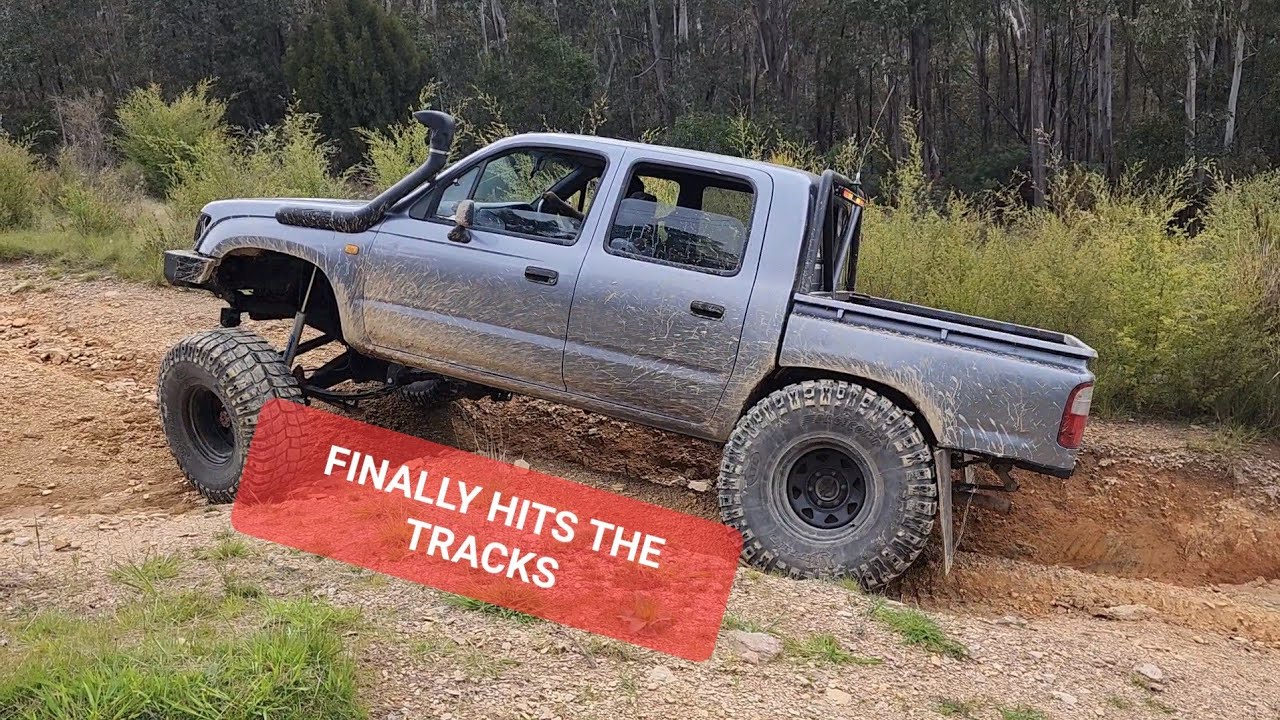 SASSED HILUX HITS THE TRACKS (and breaks) - YouTube