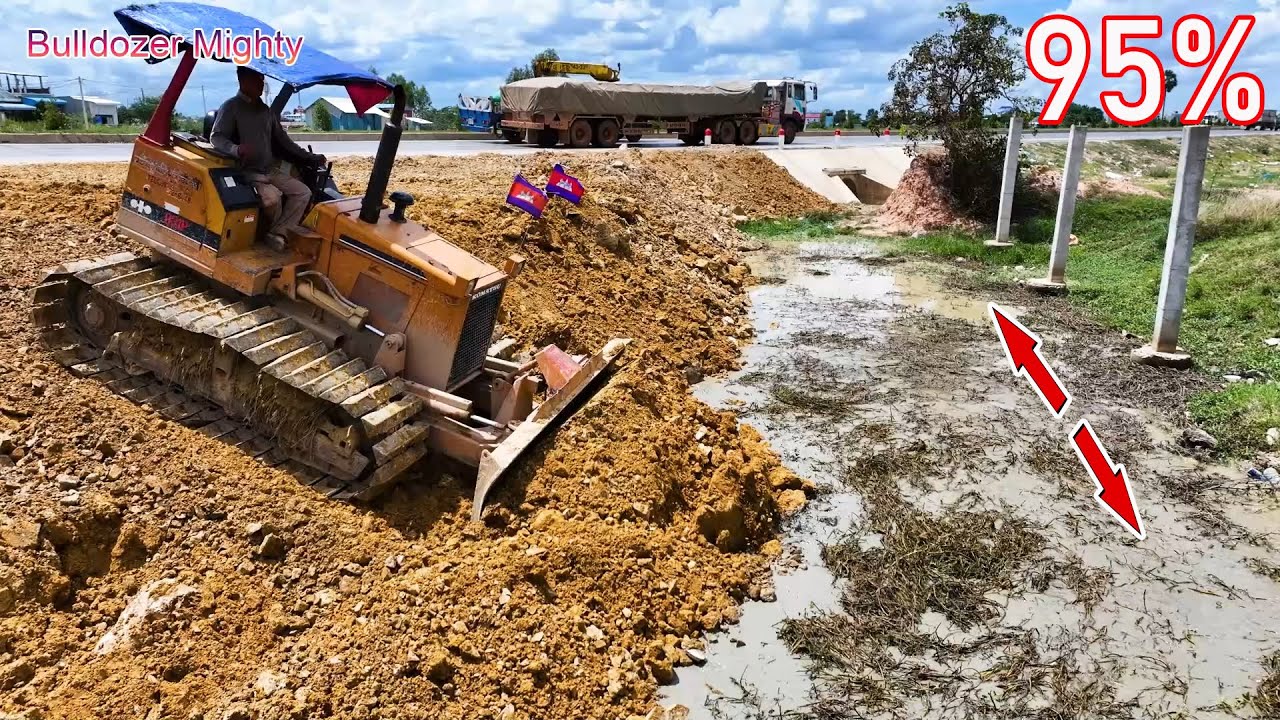 The Best Dozer KOMATSU D31P Moving Stone into water mud, Dump Truck 25 ...