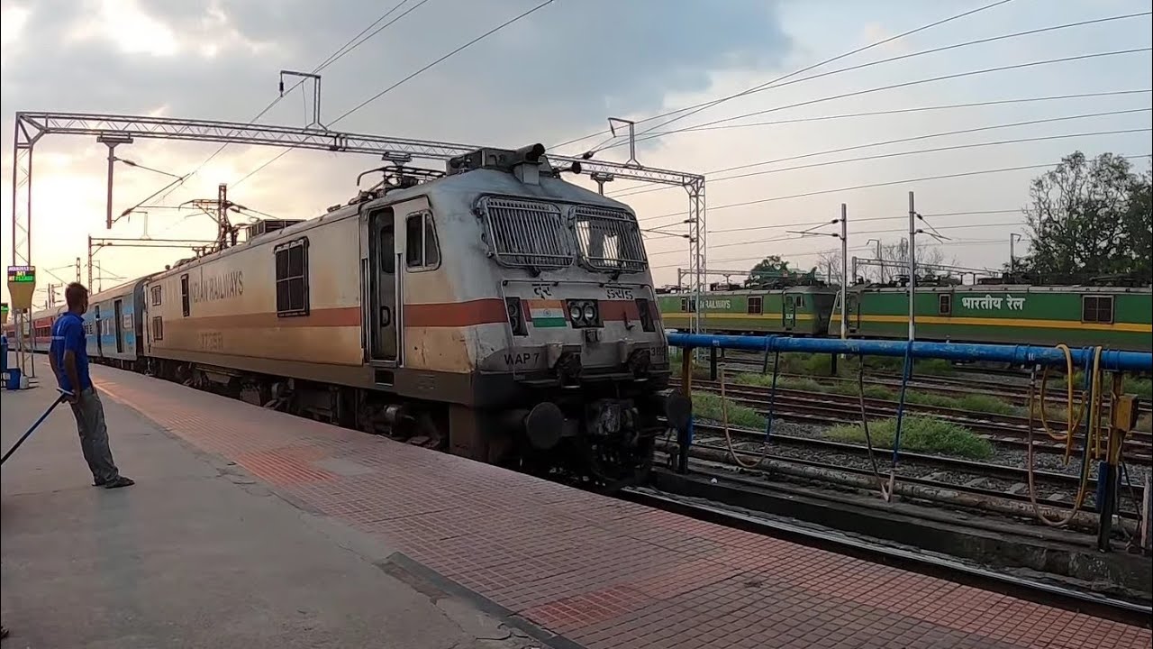 Raptisagar express at Erode junction - YouTube
