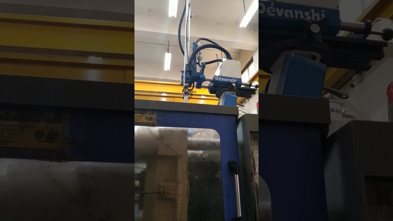How to doing work Robot in injection molding - YouTube
