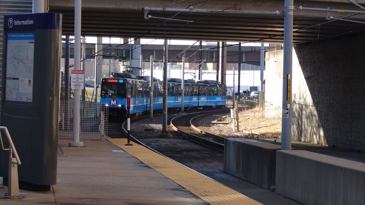 MetroLink Siemens SD460 On the Blue Line Train to Fairview Heights at ...