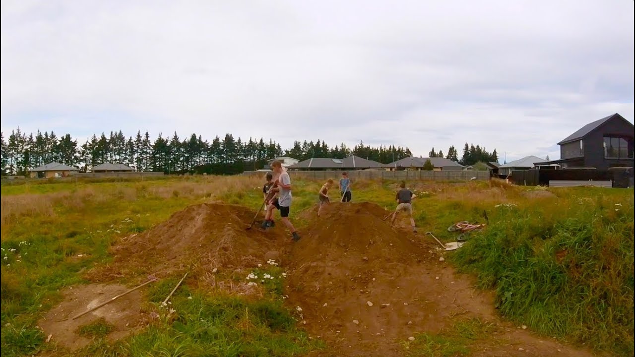 BUILDING DIRT JUMPS - YouTube
