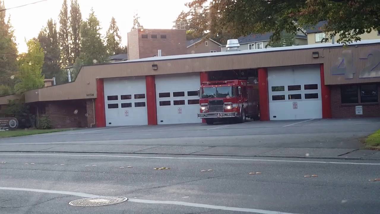 Bothell Fire Engine 42 Returning To Station - YouTube