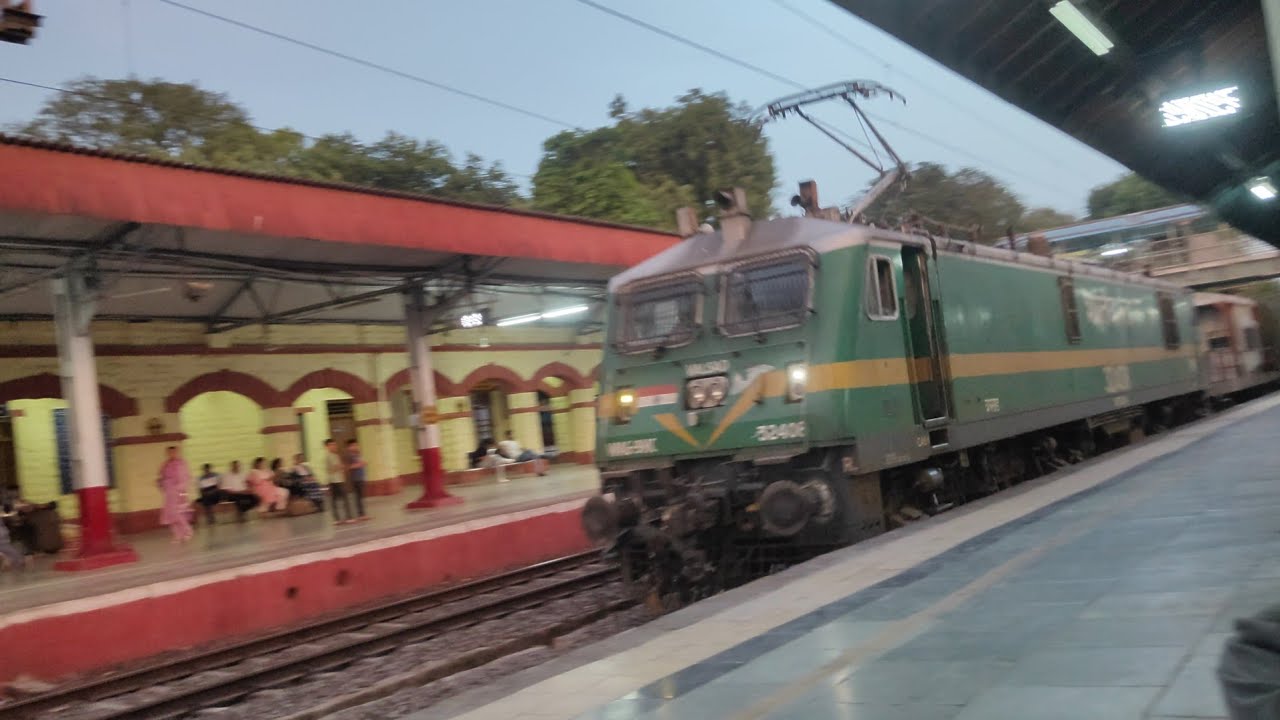 WAG9HC GREEN LOCOMOTIVES DUAL HONKING 🔊 & PULLED OIL TANKERS CROSSING ...