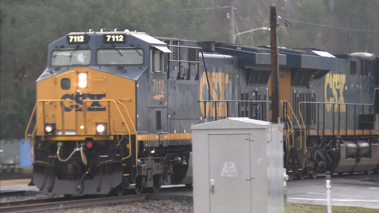 CSX 7112 leads L795-06 SB at Folkston Winterwatch 12/6/25 - YouTube