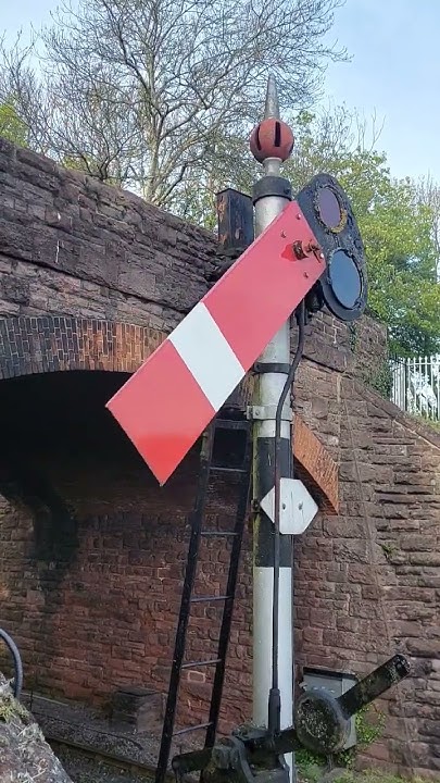 semaphore signal going down with a thud - YouTube