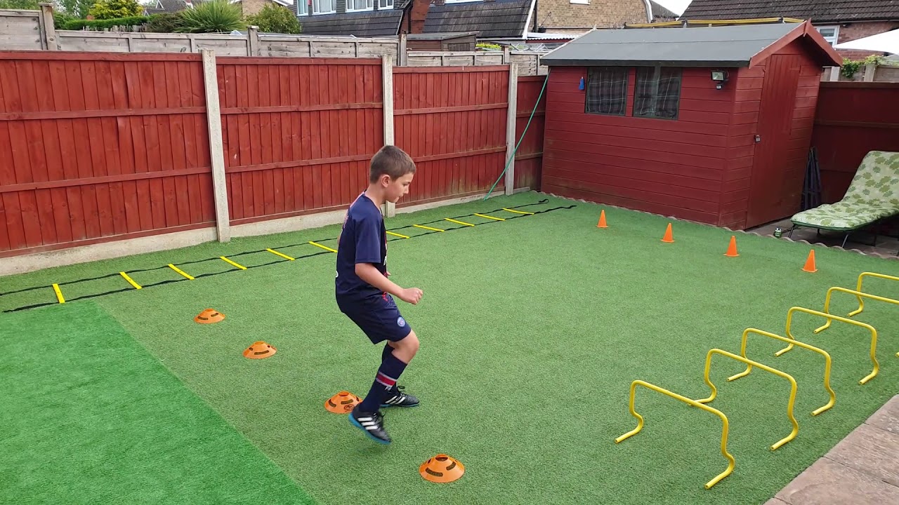 Eddie M - Football training session for kids - Circuit training using ...