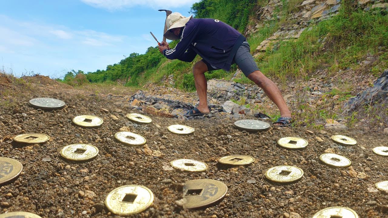 TOP FIVE VDO - UNBELIEVABLE HIDDEN GOLD COINS DISCOVERED UNDERGROUND ...