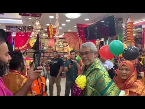YB Khalid bin Abdul Samad MP of Shah Alam & Malaysia’s youngest MP, YB ...