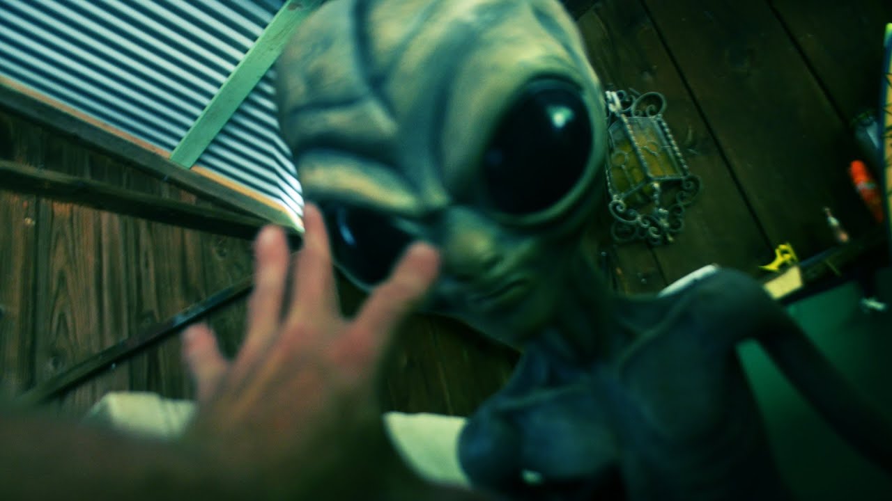 VIOLENT UFO ASSAULT & BATTERY ALIEN ATTACKS FAMILY & CHILD!! EXTREME ...