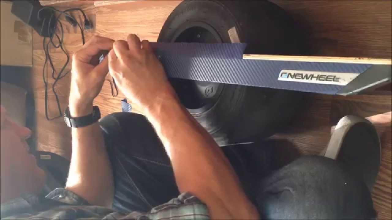 How to vinyl/carbon fiber wrap a onewheel - YouTube