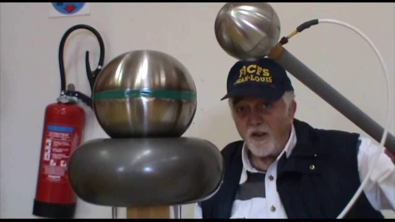 L'électricité statique, démonstration - YouTube