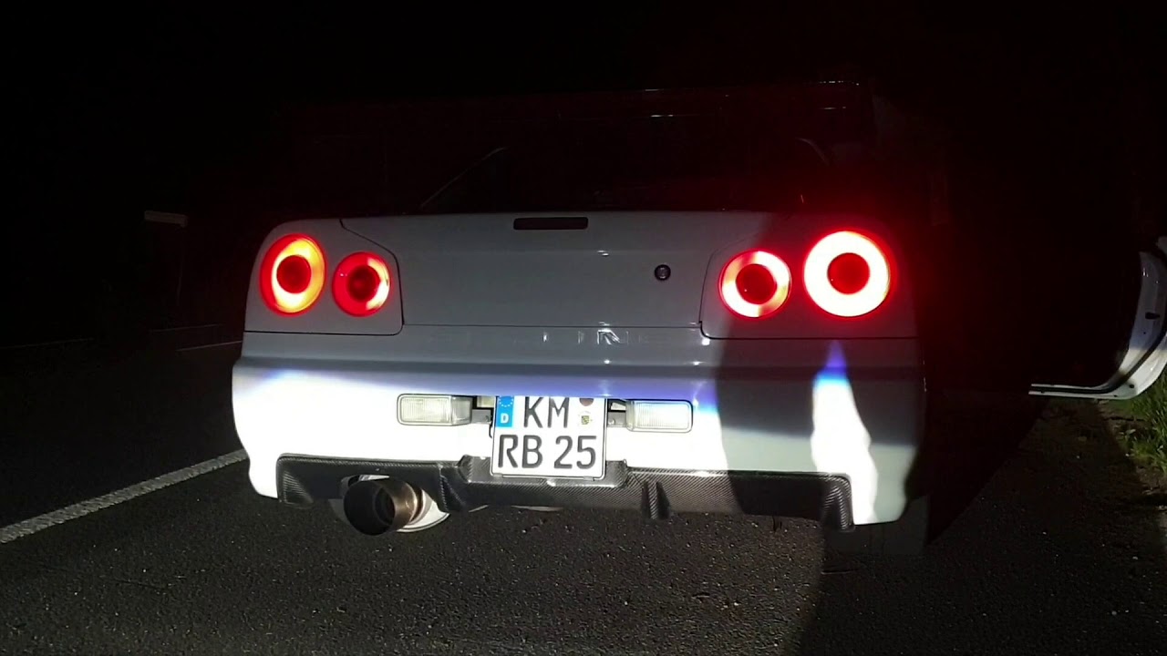 Skyline R34 shooting flames - YouTube