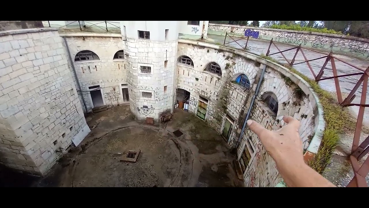 NA MRTVOJ STRAZI ... NA OBALNOJ UTVRDI FORT MUZIL-PULA.. - YouTube