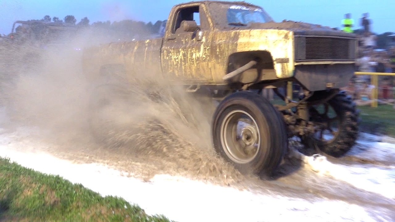 Mud Trucks Bubble Bath Tug O War - Louisiana Mud Fest - YouTube