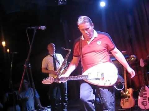 THE ENGLISH BEAT -- "ROUGH RIDER" - YouTube
