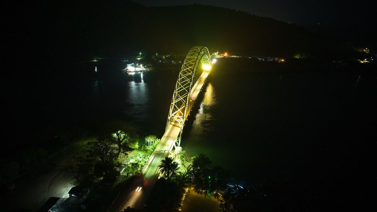 The Famous Adomi Bridge - YouTube