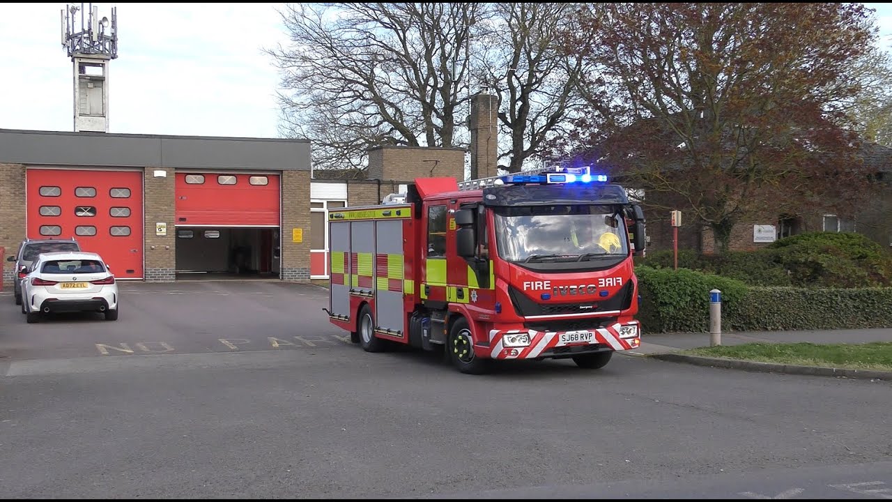 Cambridgeshire Fire & Rescue Service- St Ives LRP(68reg Iveco) Turnout ...