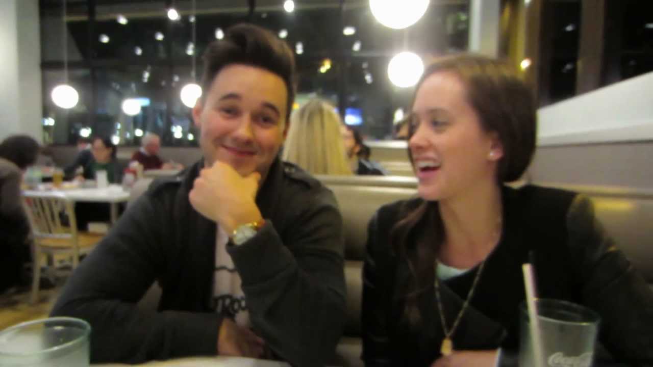 Nikki Eating A Burger?! - YouTube