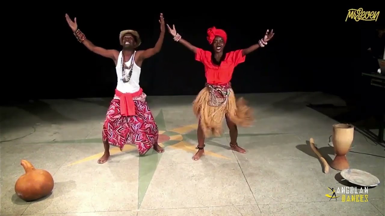 Dança Tradicional de Angola Cabecinha -- com N-py & Lau - YouTube