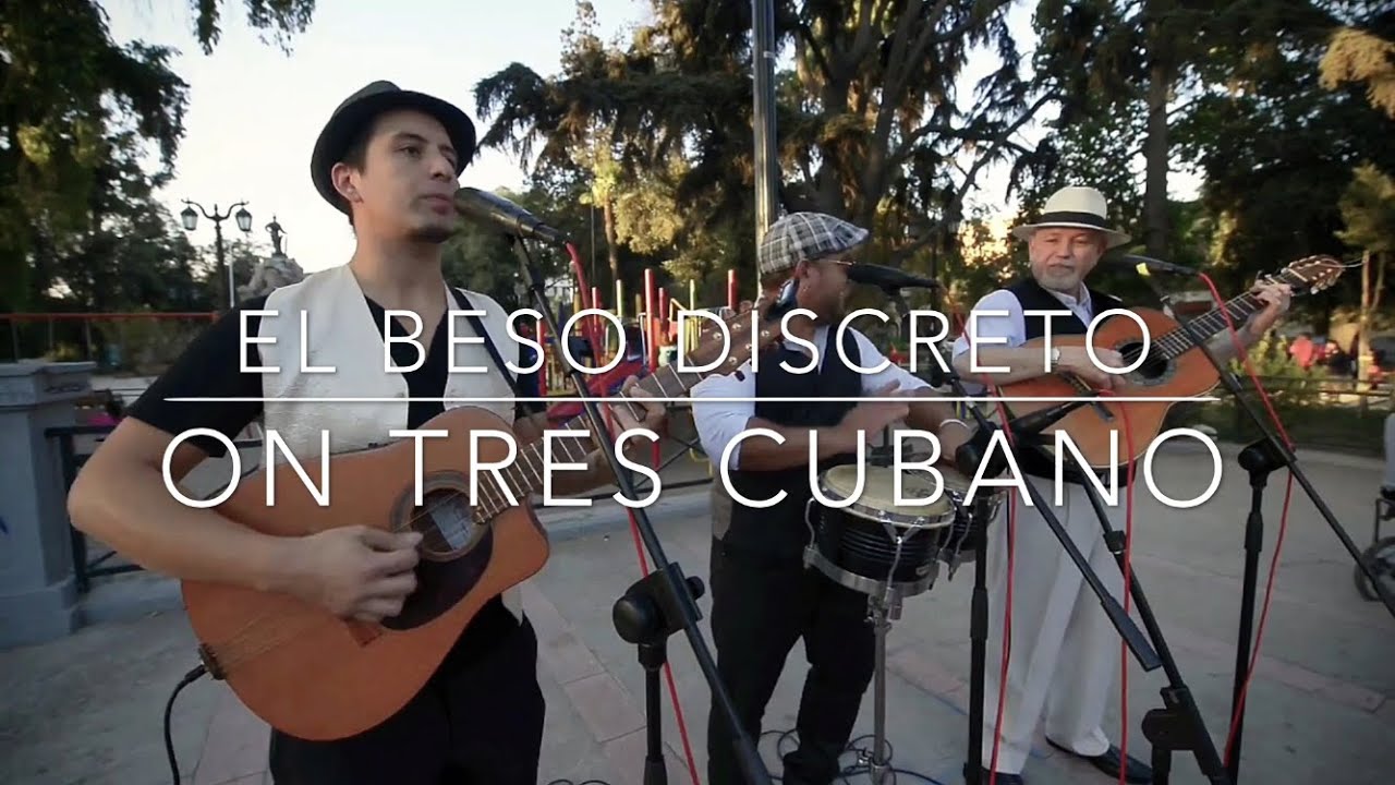 How To Play 'El Beso Discreto' on Tres Cubano | Tresero Pablo Reyes ...