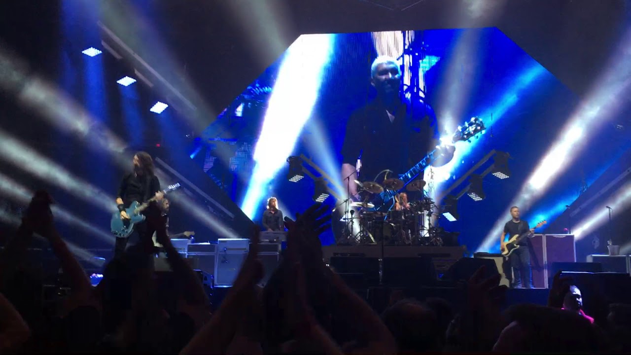 Foo Fighters - Times Like These (Cincinnati 2017) - YouTube