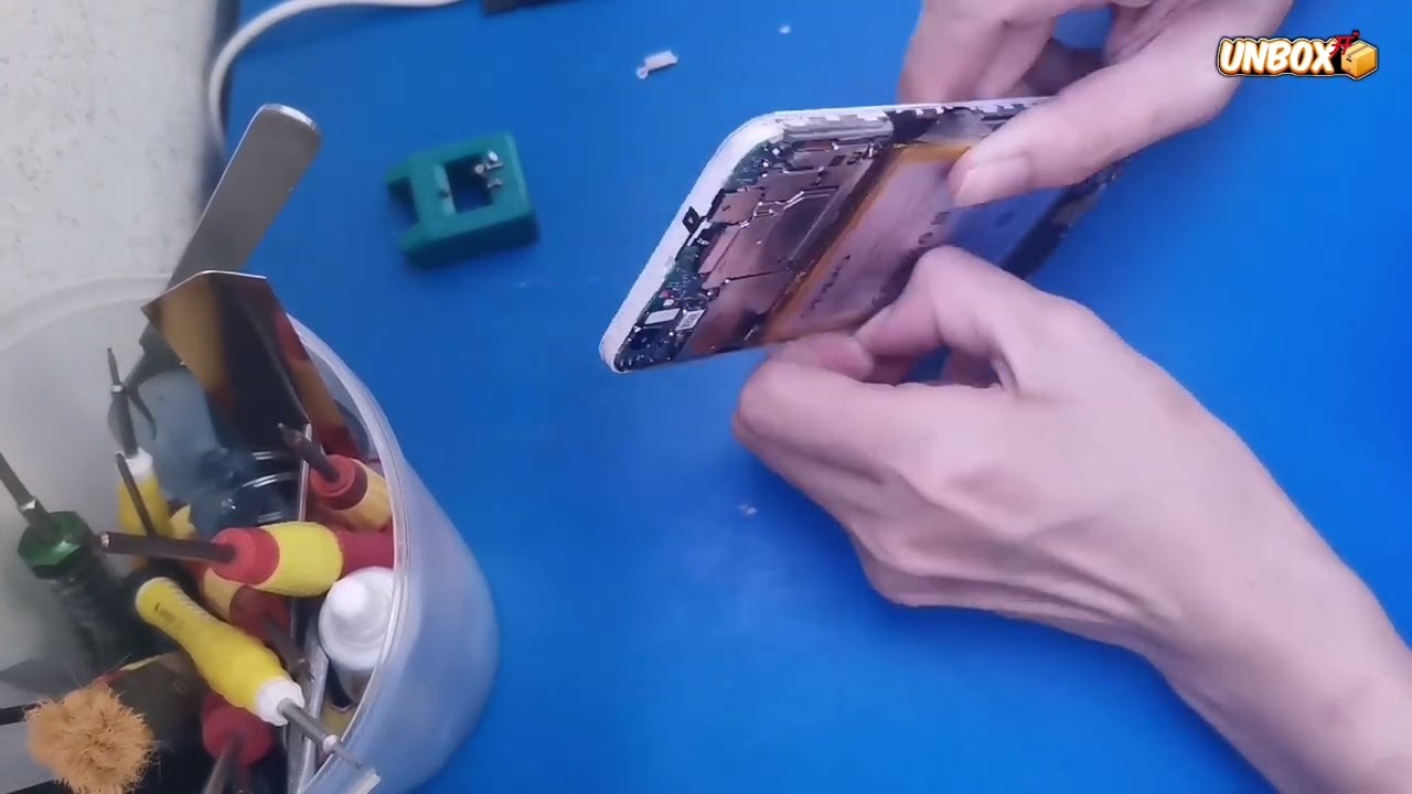 Oppo F1s battery replacement简单更换电池 - YouTube