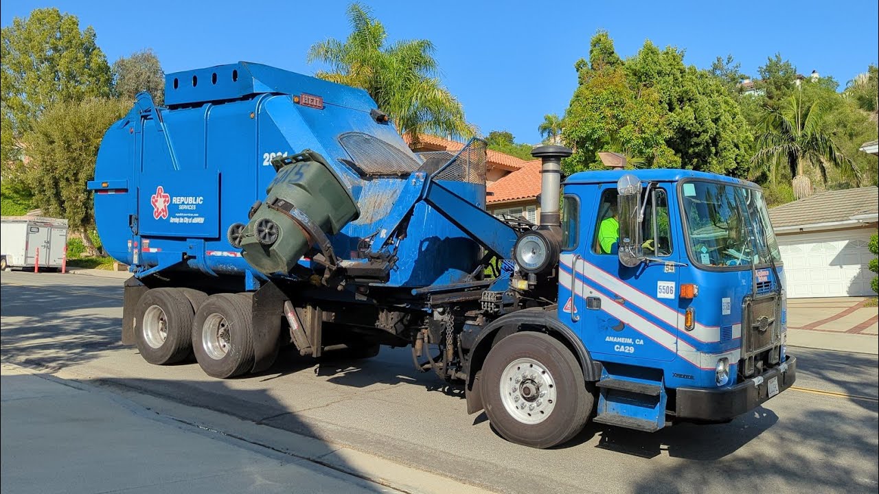 Republic Services 2012 Autocar Rapid Rail Garbage Truck “Early Tilting ...
