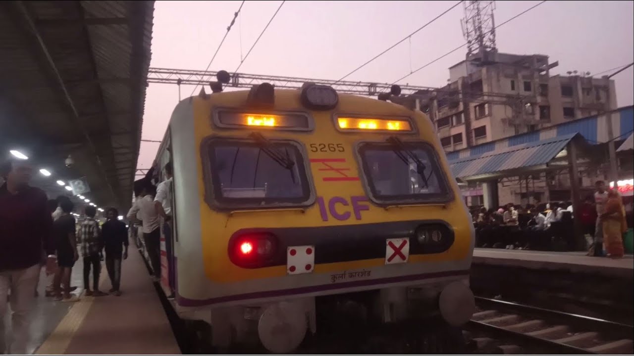 Yatri yo kee Bheed | Train catch Struggle | Mumbai Local Train ...