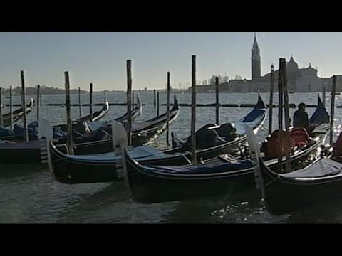 Venedik'in gondol turlarına yeni kurallar