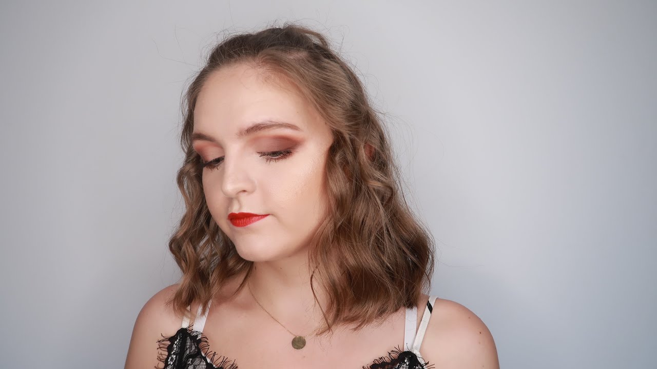 Tutorial: Machiaj cu buze rosii - YouTube