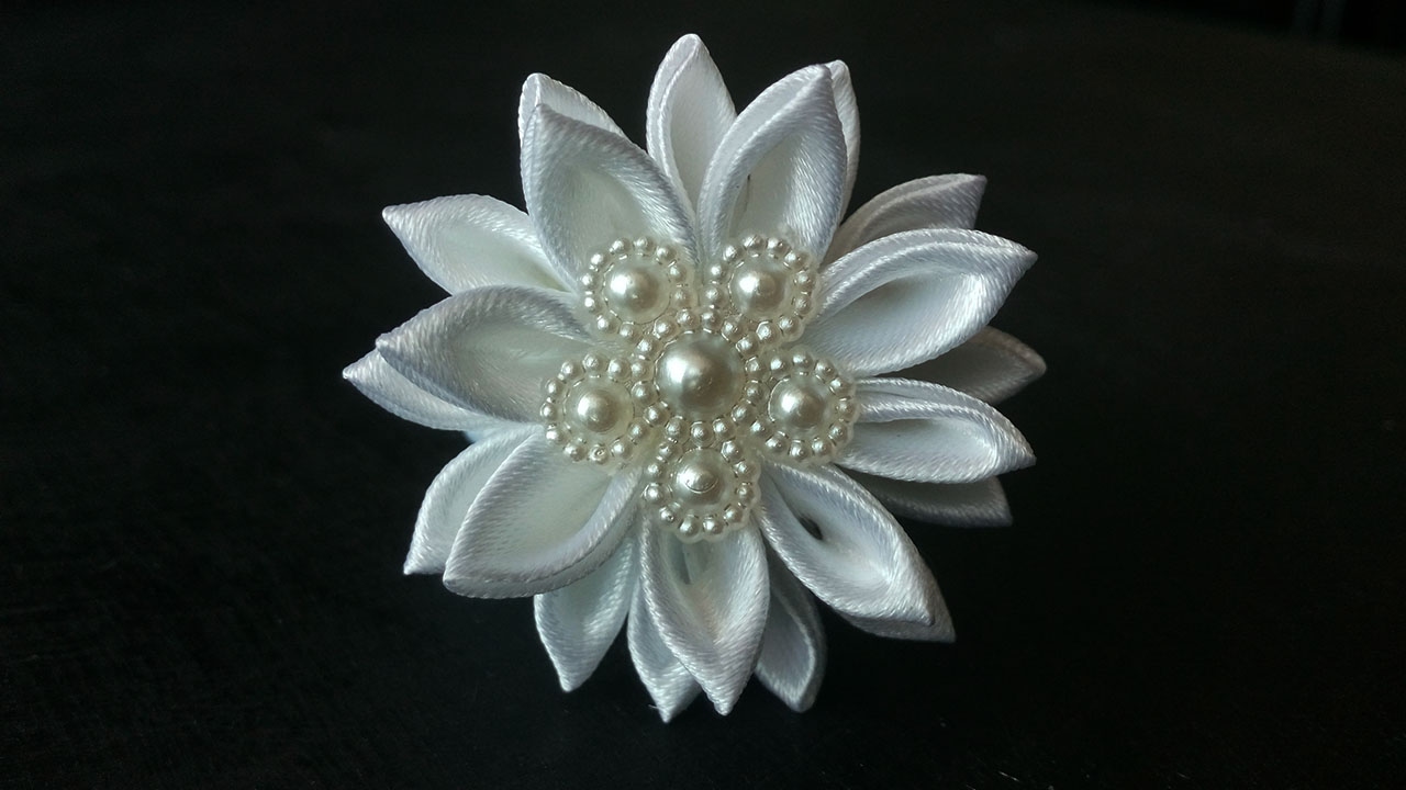 Белый цветок Простой канзаши Мастер класс White flower Simple kanzashi ...