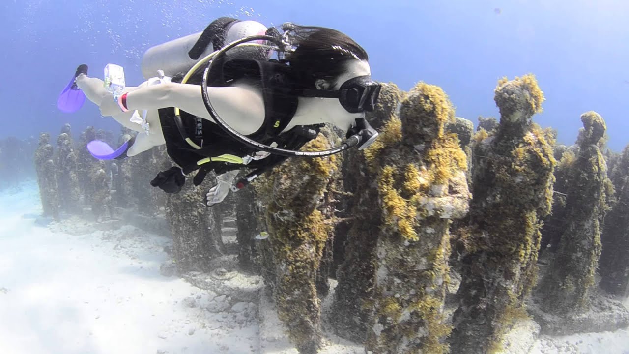 Buceo en museo Acuático Cancun México - YouTube