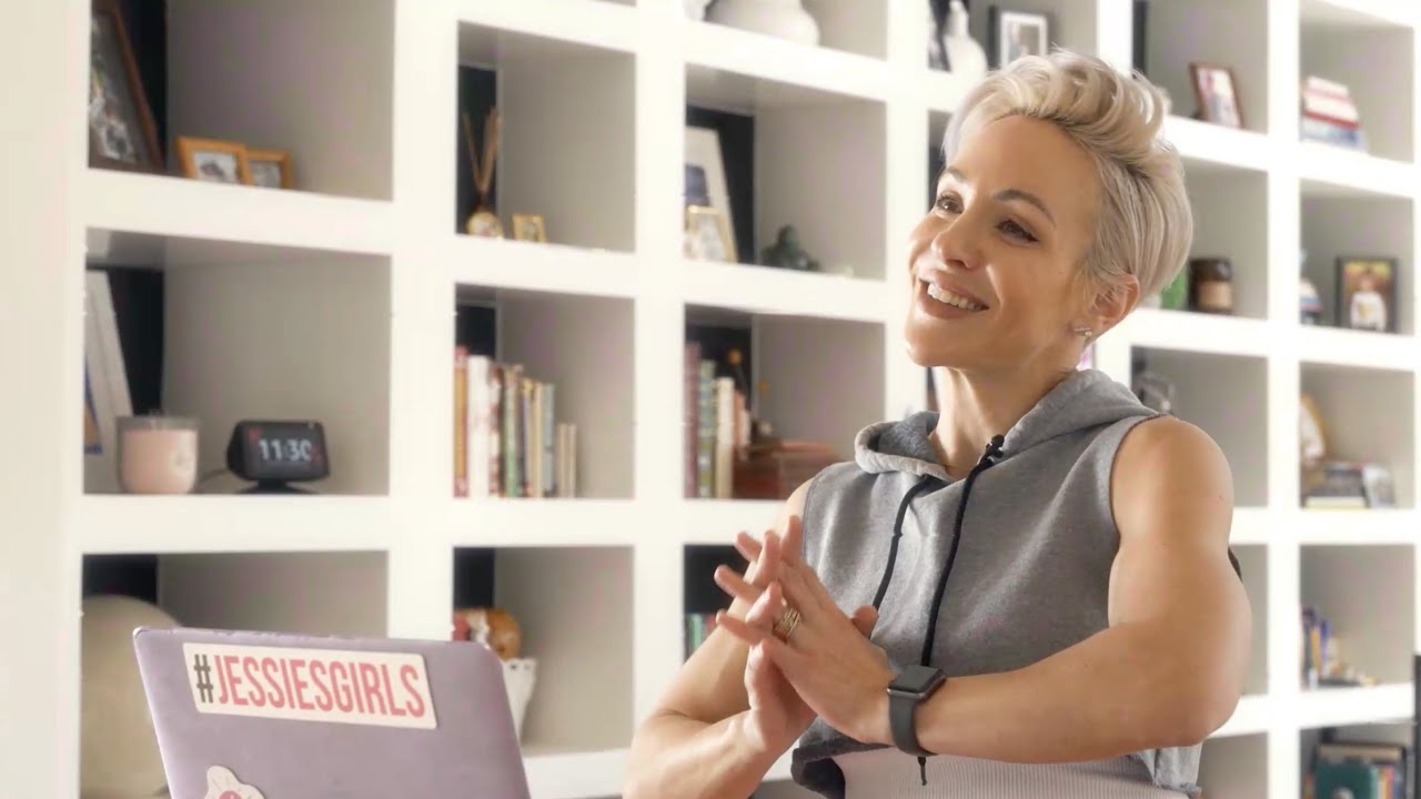 Welcome To My World! 💪💜 #JESSIESGIRLS - YouTube