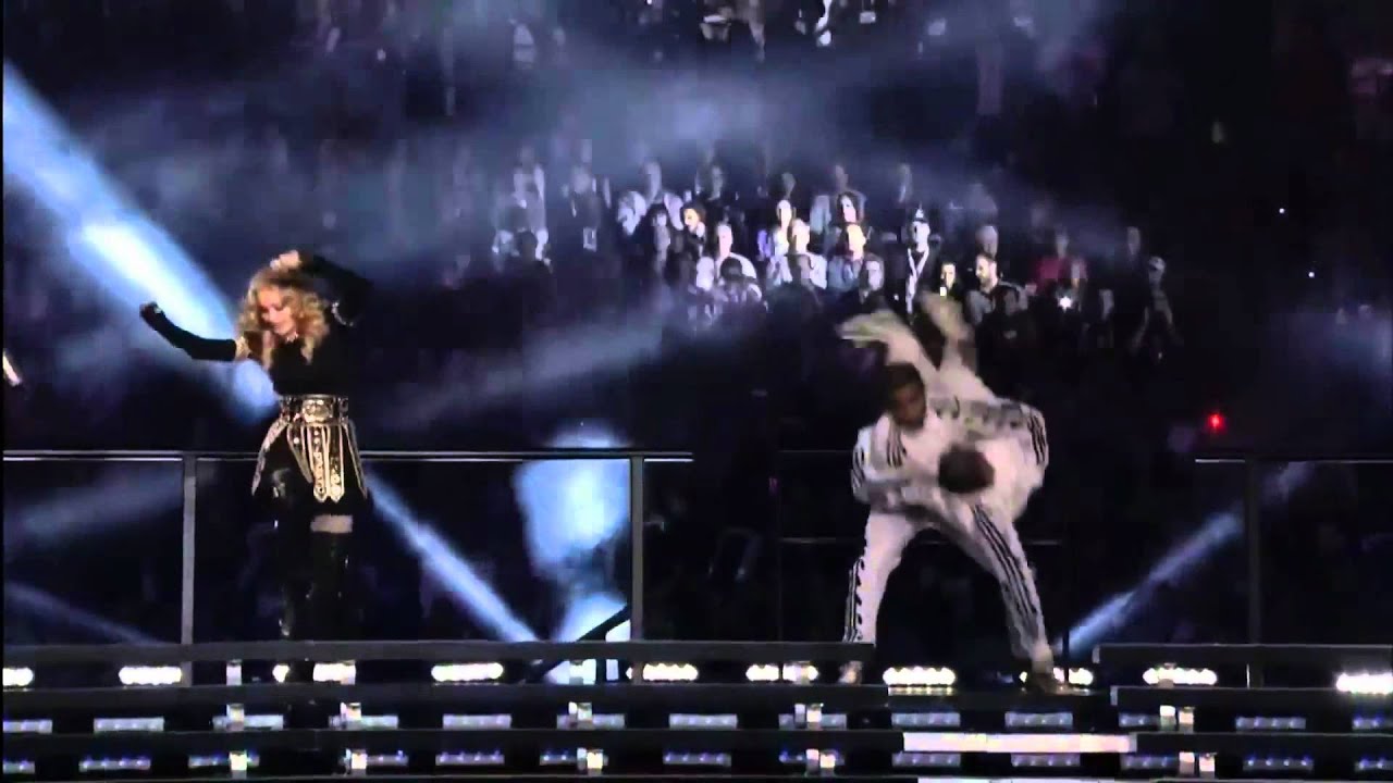 Madonna Falls on stage Super Bowl ♥♥♥ Sound ♥♥♥ - YouTube