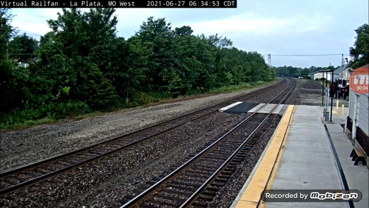 BNSF 9087, 8023 & 7646 Tanker Train - YouTube