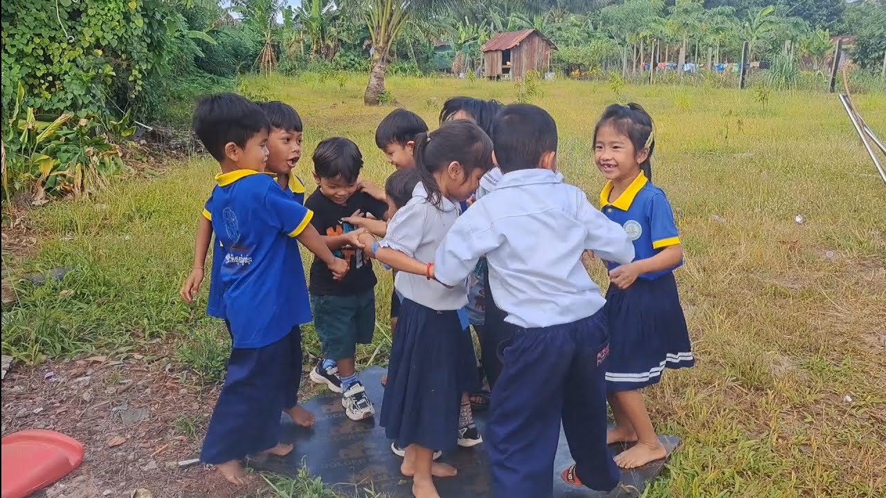 Countryside Kids at School break time | Kids explore the school's ...