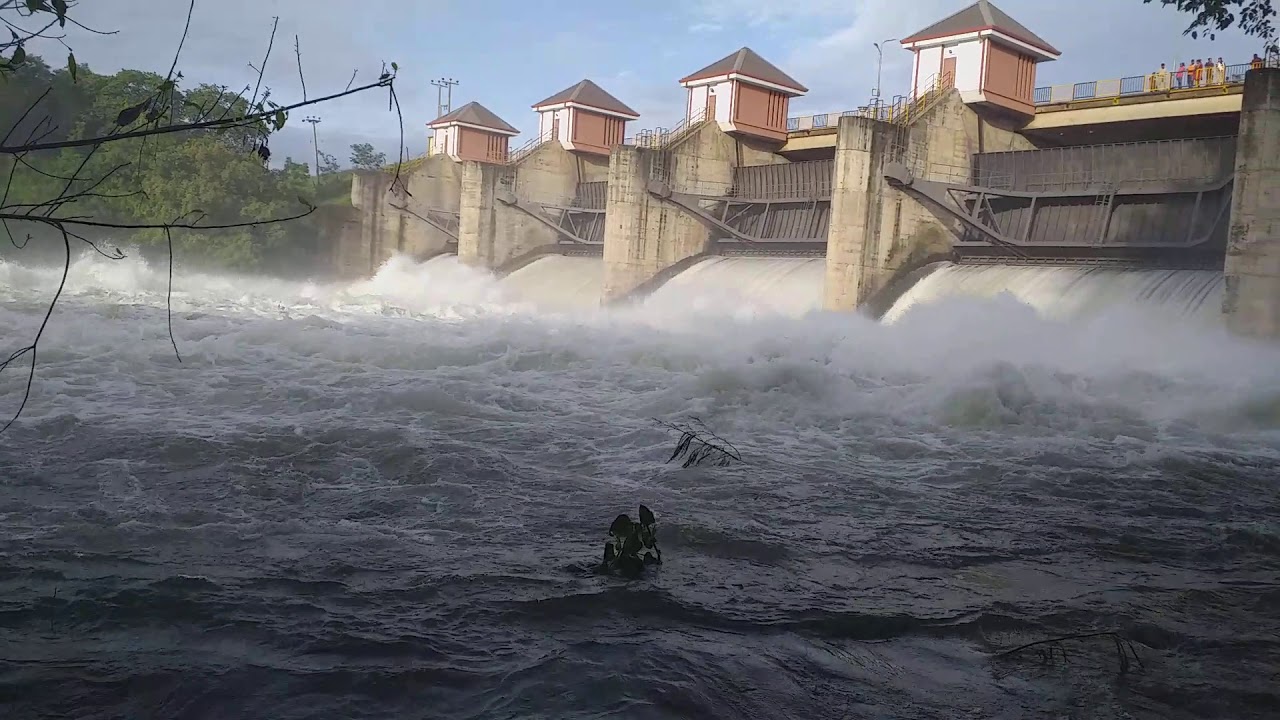Udawalawa Gated Spillway - YouTube