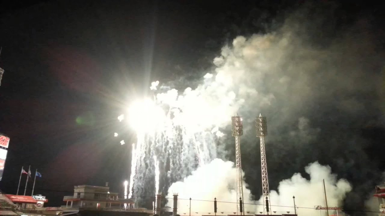 Cincinnati Reds Fireworks Finale - YouTube