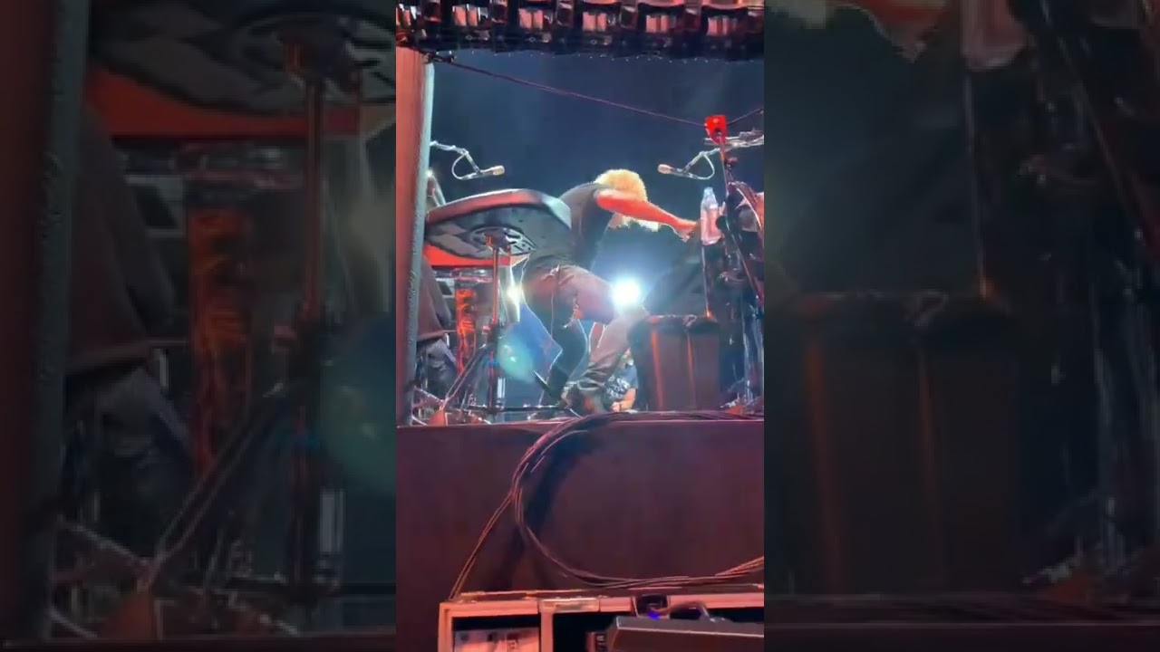 A master on the keys! - YouTube