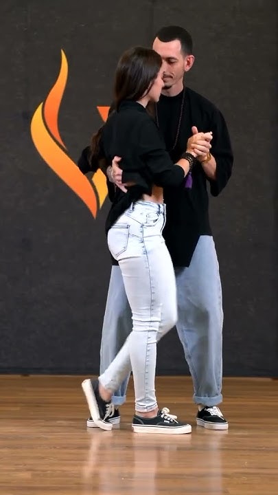 Urban Kiz 2024 - Val'R & Sarah #dance #kizomba - YouTube