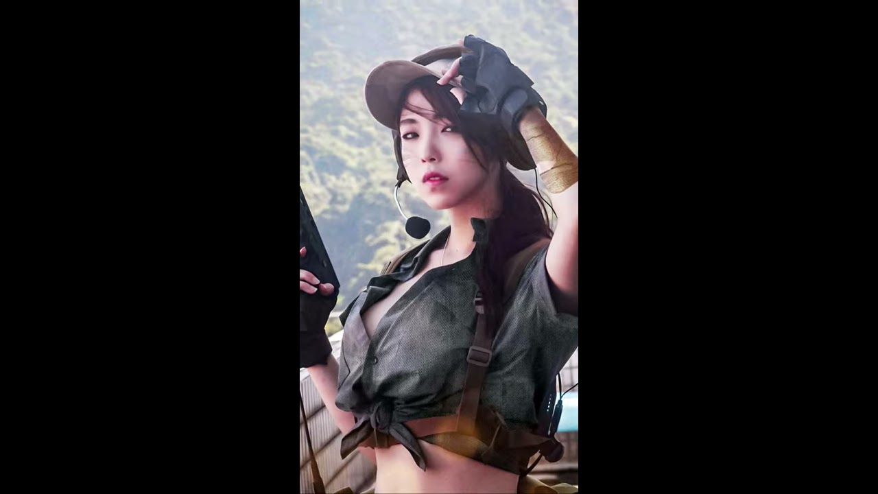 Sexy Cosplay of URBAN Tracker Call Of Duty Mobile Camo - YouTube